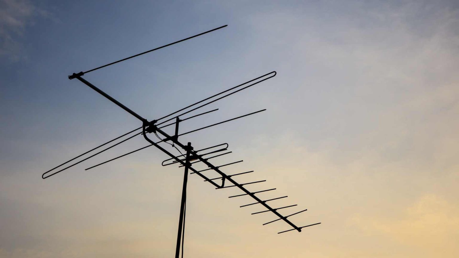 アンテナとは？仕組みや種類、特徴、VSRWなどをわかりやすく解説 - 株式会社FAプロダクツJSS事業部｜関東最大級のロボットSIer